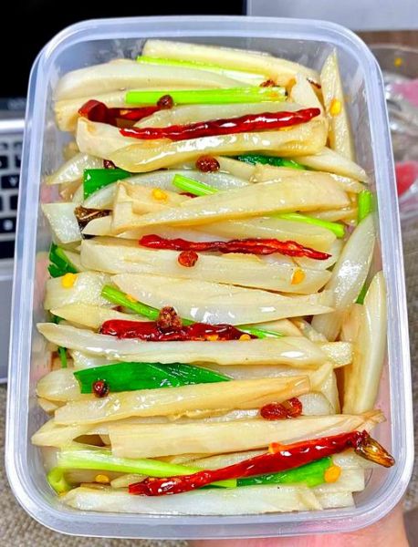 凉拌藕丝怎么做_藕丝焯水几分钟才脆-第2张图片-山城妙识 凉拌藕丝怎么做_藕丝焯水几分钟才脆-第2张图片-山城妙识