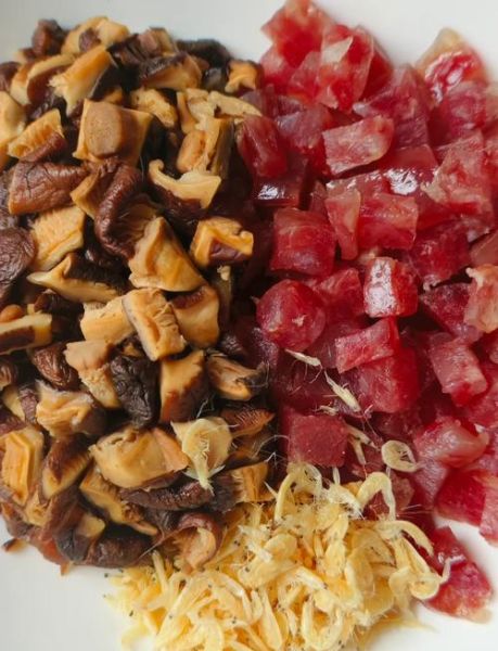 电饭煲糯米饭怎么做_电饭煲糯米饭水米比例-第3张图片-山城妙识