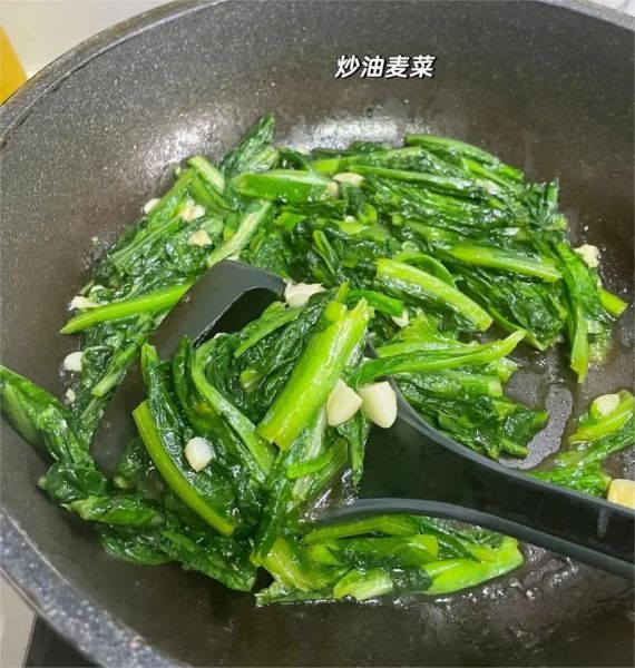 炒油麦菜怎么炒才脆_油麦菜焯水还是直接炒-第1张图片-山城妙识 炒油麦菜怎么炒才脆_油麦菜焯水还是直接炒-第1张图片-山城妙识