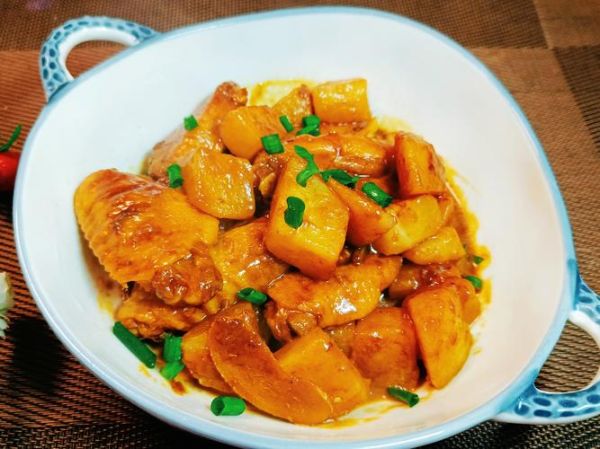 土豆烧鸡翅怎么做_土豆烧鸡翅要焯水吗-第1张图片-山城妙识