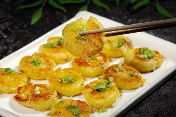 家常土豆泥饼怎么做_土豆泥饼怎么煎不碎-第1张图片-山城妙识