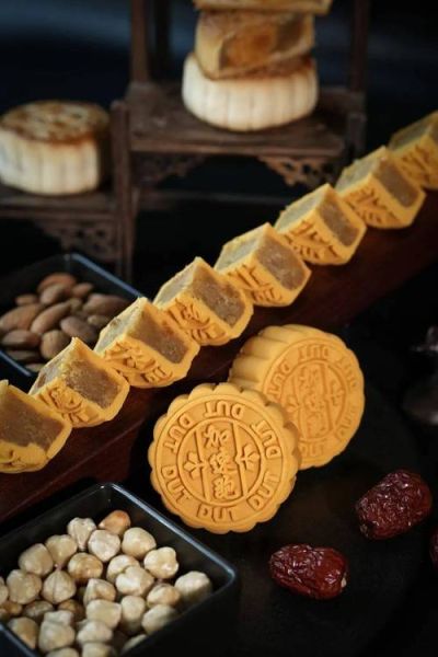 吃月饼照片真实照片怎么拍_中秋月饼拍照技巧-第3张图片-山城妙识 吃月饼照片真实照片怎么拍_中秋月饼拍照技巧-第3张图片-山城妙识