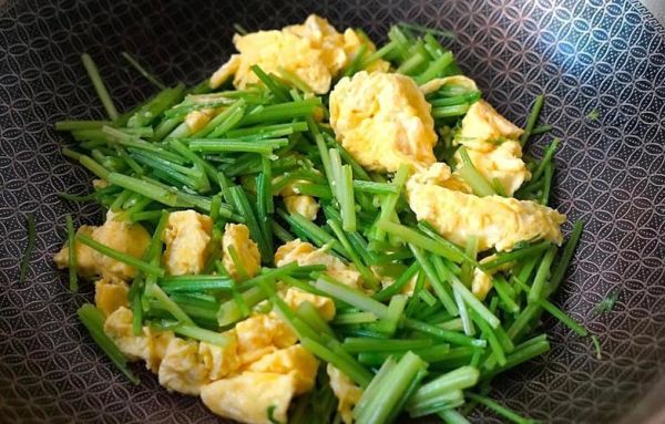 炒芹菜焯水几分钟_芹菜焯水后还脆吗-第3张图片-山城妙识