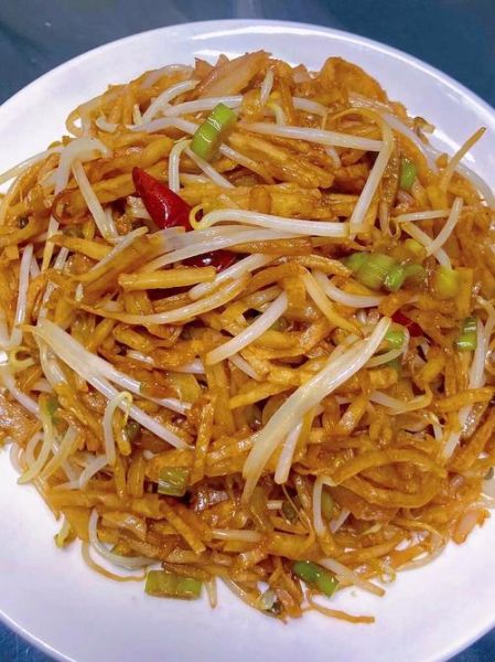 炒饼丝的家常做法_豆芽怎么炒不软烂-第1张图片-山城妙识