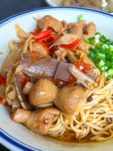 红烧肥肠面怎么做_红烧肥肠面哪家好吃-第1张图片-山城妙识