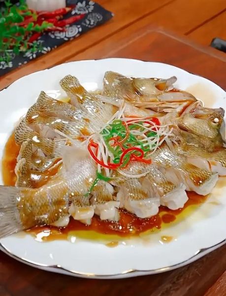 清蒸鱼怎么做才鲜嫩_清蒸鱼的做法大全窍门-第2张图片-山城妙识