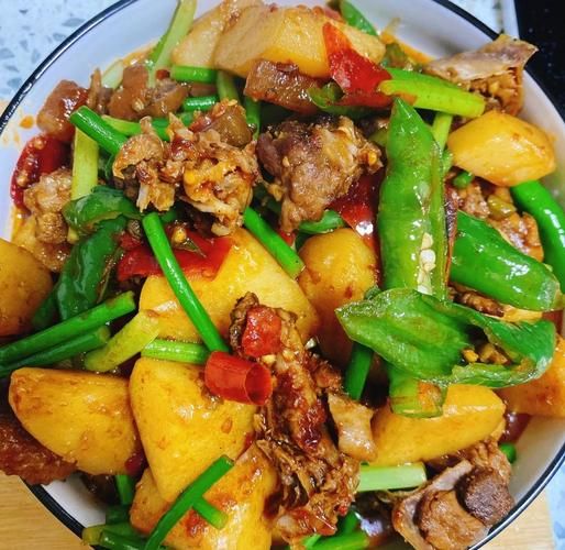 土豆焖鸭肉怎么做_土豆焖鸭肉需要焯水吗-第2张图片-山城妙识