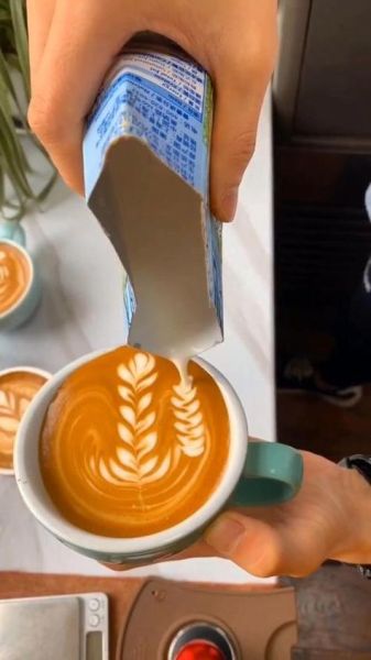 牛奶咖啡组合图片怎么拍_牛奶咖啡拉花技巧-第1张图片-山城妙识 牛奶咖啡组合图片怎么拍_牛奶咖啡拉花技巧-第1张图片-山城妙识