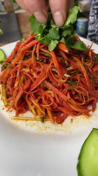 凉拌胡萝卜丝怎么做好吃_凉拌胡萝卜丝需要焯水吗-第2张图片-山城妙识