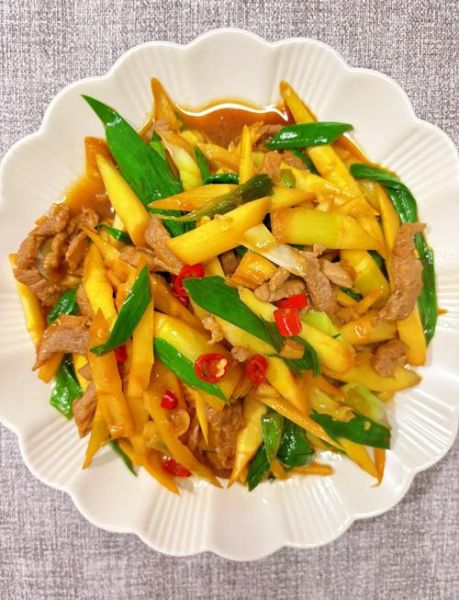 肉片炒竹笋怎么炒才嫩_竹笋炒肉片要不要焯水-第2张图片-山城妙识