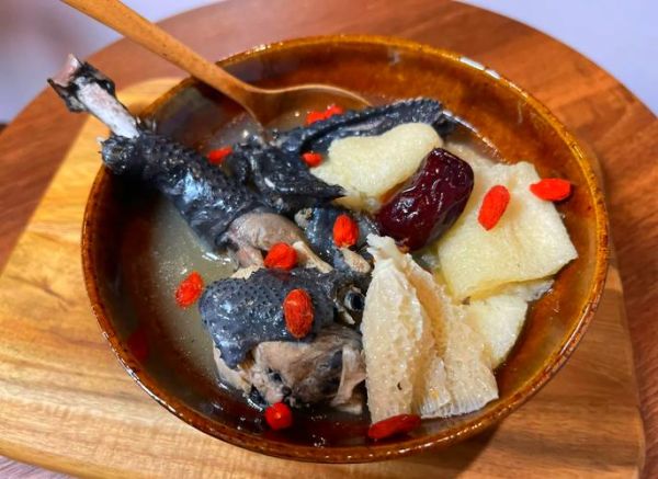 乌鸡菌菇汤怎么炖好喝_乌鸡菌菇汤做法步骤-第1张图片-山城妙识