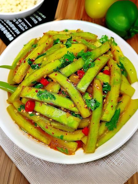 凉拌西瓜皮怎么做_西瓜皮凉拌需要焯水吗-第3张图片-山城妙识