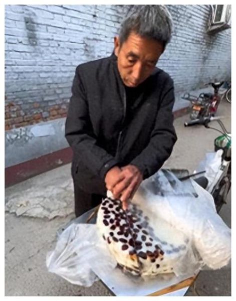 切糕坑人事件_警察为何不管-第1张图片-山城妙识