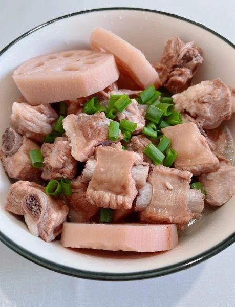 排骨莲藕汤怎么炖才白_排骨莲藕汤做法步骤-第1张图片-山城妙识 排骨莲藕汤怎么炖才白_排骨莲藕汤做法步骤-第1张图片-山城妙识