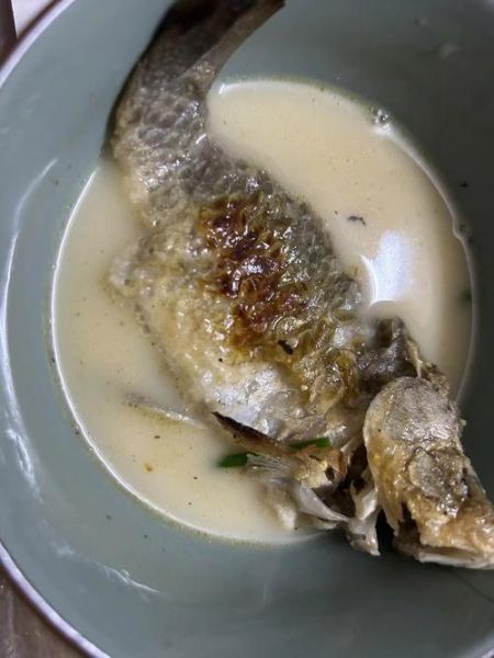 鲫鱼汤怎么做好吃_鲫鱼汤的做法大全-第1张图片-山城妙识 鲫鱼汤怎么做好吃_鲫鱼汤的做法大全-第1张图片-山城妙识