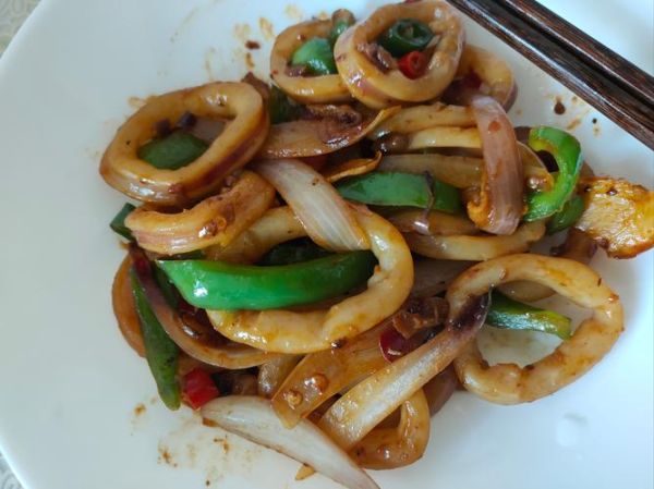 鱿鱼圈怎么炒好吃_鱿鱼圈炒多久才嫩-第2张图片-山城妙识