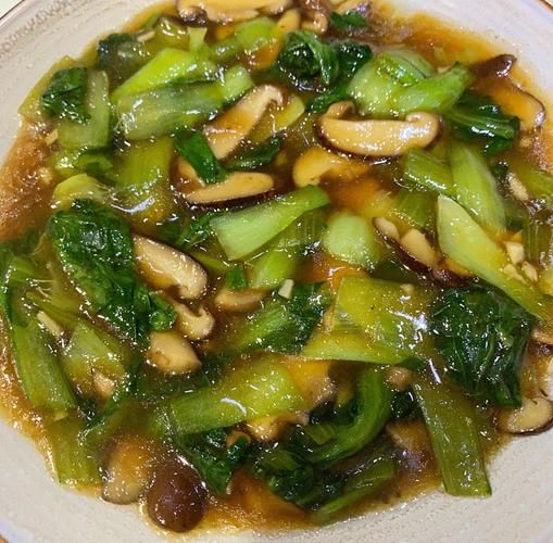 青菜炒香菇要不要焯水_焯水会影响口感吗-第3张图片-山城妙识