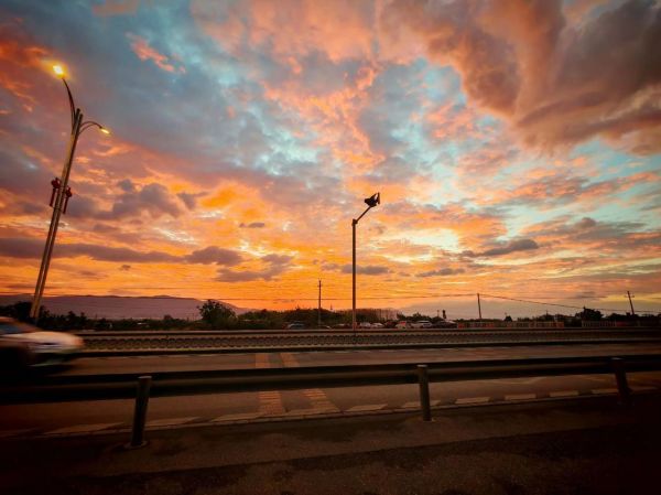 火烧云怎么拍_火烧云最佳观赏时间-第2张图片-山城妙识