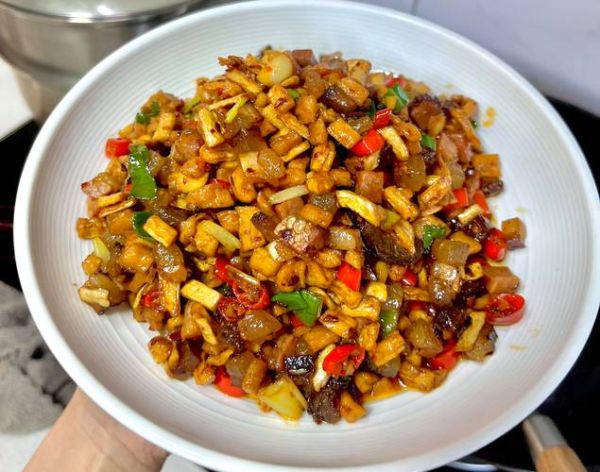 萝卜干炒腊肉怎么做_湖南家常做法-第1张图片-山城妙识