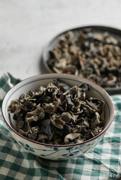 醋泡木耳的做法_醋泡木耳的功效与禁忌-第2张图片-山城妙识