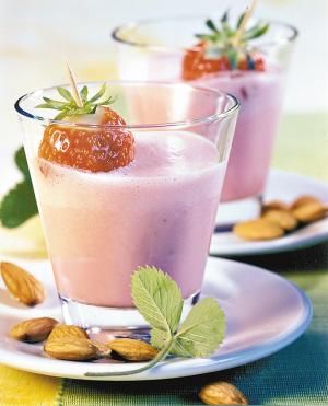 杏仁草莓奶昔怎么做_杏仁草莓奶昔热量高吗-第3张图片-山城妙识