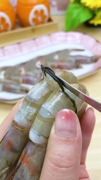 虾怎么开背去虾线_虾线怎么挑干净-第3张图片-山城妙识 虾怎么开背去虾线_虾线怎么挑干净-第3张图片-山城妙识