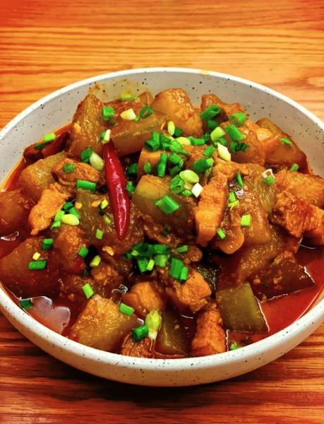 五花肉炖冬瓜怎么做_五花肉炖冬瓜热量高吗-第1张图片-山城妙识