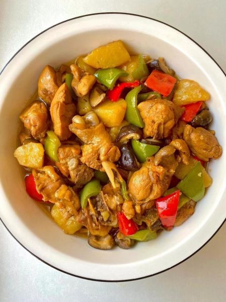 家常版黄焖鸡怎么做_黄焖鸡用鸡腿还是整鸡-第1张图片-山城妙识