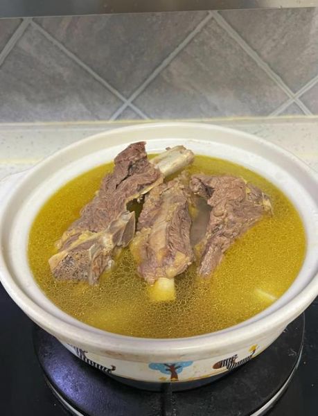 牛骨头汤怎么熬才白_牛骨头汤做法步骤-第1张图片-山城妙识 牛骨头汤怎么熬才白_牛骨头汤做法步骤-第1张图片-山城妙识