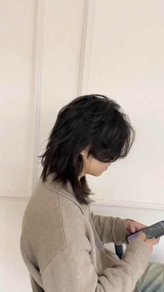 鲶鱼脸适合什么发型_鲶鱼脸怎么化妆-第1张图片-山城妙识