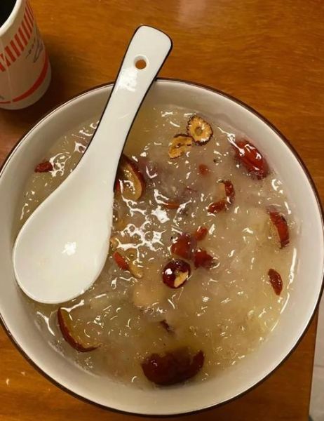 银耳为什么助湿气_湿气重能吃银耳吗-第3张图片-山城妙识 银耳为什么助湿气_湿气重能吃银耳吗-第3张图片-山城妙识