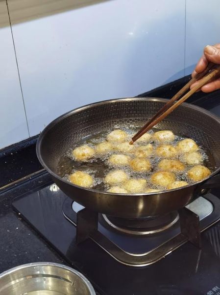 炸鱼丸子怎么做_正宗炸鱼丸子做法-第1张图片-山城妙识 炸鱼丸子怎么做_正宗炸鱼丸子做法-第1张图片-山城妙识