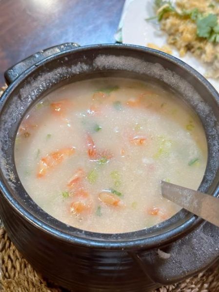 虾煮粥最简单的做法_虾粥怎么煮才鲜-第2张图片-山城妙识