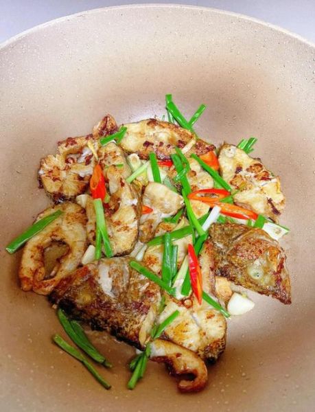 香煎海鲈鱼怎么煎不腥_香煎海鲈鱼用黄油还是橄榄油-第1张图片-山城妙识