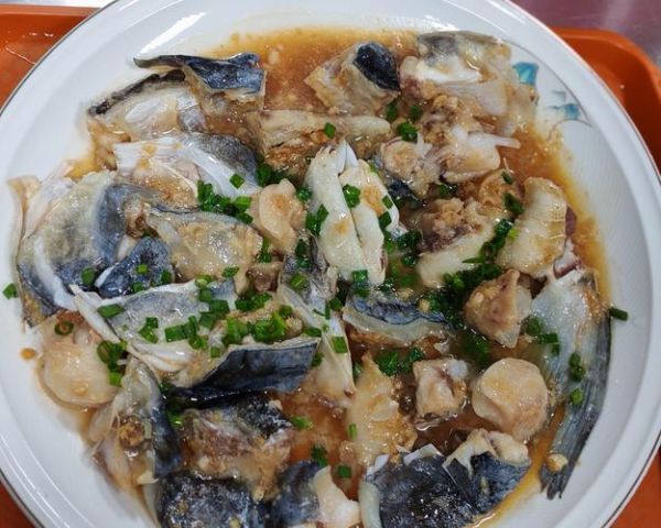 蒸鱼头怎么蒸才鲜嫩_蒸鱼头用大火还是小火-第1张图片-山城妙识