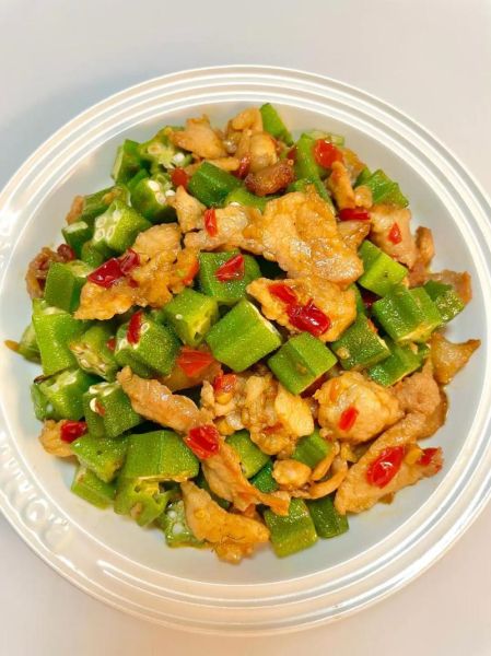 秋葵炒肉丝怎么做_秋葵炒肉丝需要焯水吗-第1张图片-山城妙识