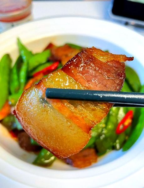 荷兰豆炒腊肉怎么炒才脆_荷兰豆炒腊肉家常做法-第2张图片-山城妙识