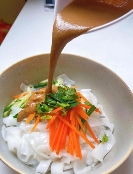 手工凉皮怎么做_手工凉皮的做法视频教程-第1张图片-山城妙识