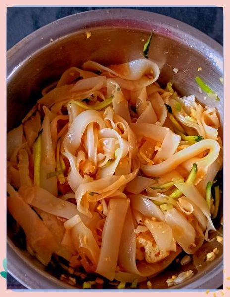 手工凉皮怎么做_手工凉皮的做法视频教程-第3张图片-山城妙识