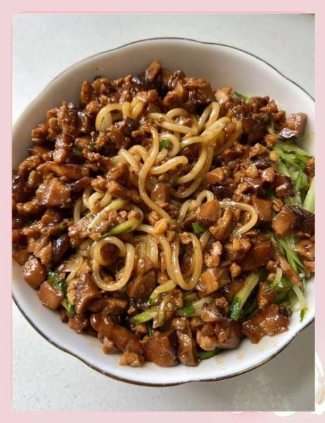 香菇卤肉面怎么做_家常香菇卤肉面做法-第3张图片-山城妙识