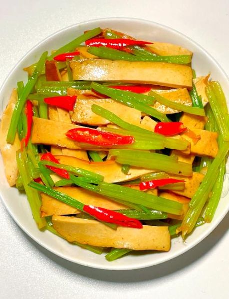 西芹炒豆干怎么做好吃_西芹炒豆干的家常做法-第1张图片-山城妙识 西芹炒豆干怎么做好吃_西芹炒豆干的家常做法-第1张图片-山城妙识