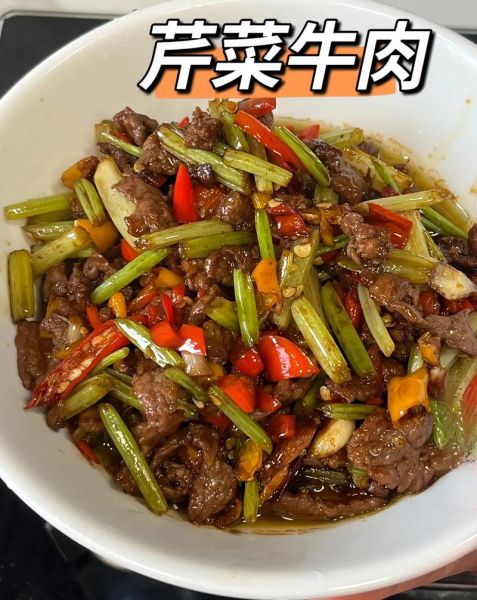 芹菜炒牛肉末怎么炒才嫩_芹菜炒牛肉末的家常做法-第3张图片-山城妙识