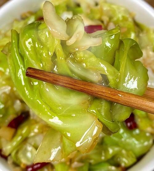 手撕卷心菜怎么炒好吃_手撕卷心菜的家常做法-第3张图片-山城妙识