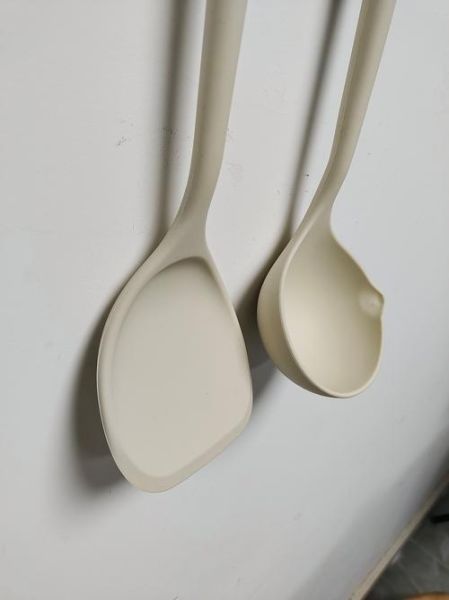 硅胶炒菜铲子有毒吗_硅胶铲子怎么选-第1张图片-山城妙识