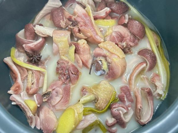 鸡煲猪肚汤放什么材料_鸡煲猪肚汤怎么煲才奶白-第2张图片-山城妙识 鸡煲猪肚汤放什么材料_鸡煲猪肚汤怎么煲才奶白-第2张图片-山城妙识