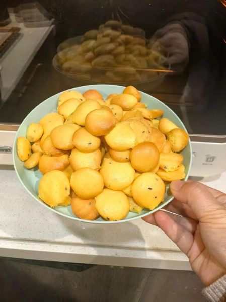 蛋黄小饼干的做法_烤箱温度怎么调-第1张图片-山城妙识