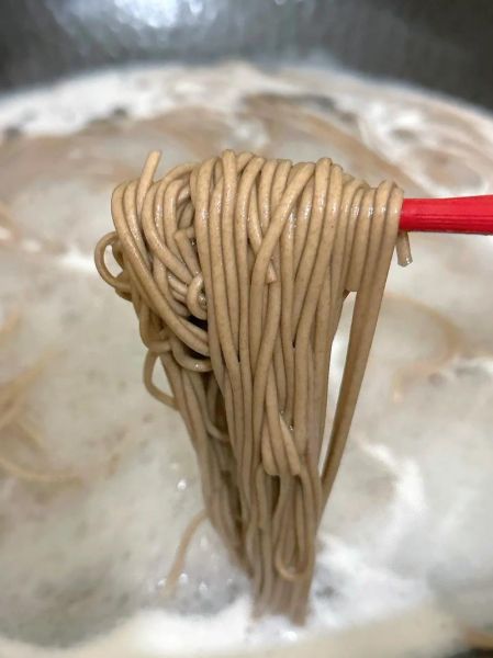 荞麦面粉怎么做面条_荞麦面条筋道不碎技巧-第2张图片-山城妙识