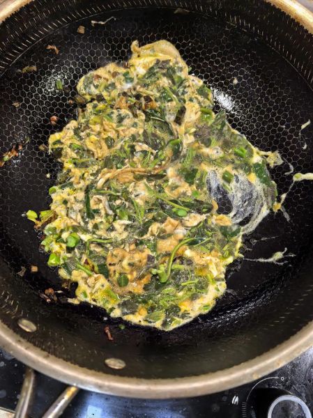 新鲜香椿芽炒鸡蛋怎么做_香椿芽炒鸡蛋的营养价值-第3张图片-山城妙识