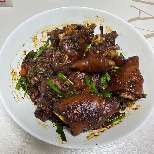 卤猪脚怎么做才好吃又简单_家常卤猪脚简单做法-第2张图片-山城妙识