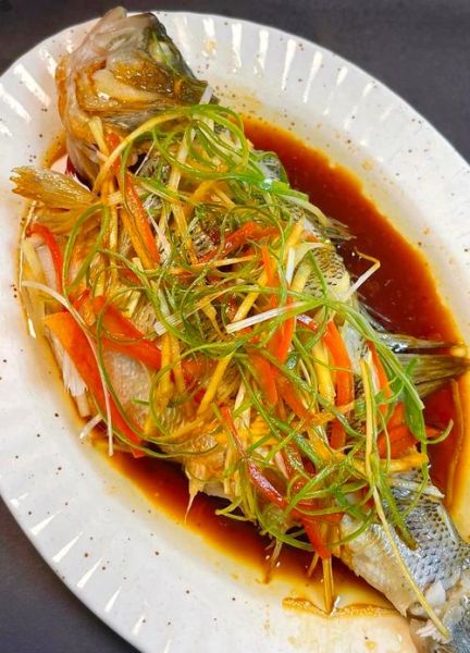 清蒸鲈鱼怎么做_清蒸鲈鱼简单窍门-第1张图片-山城妙识